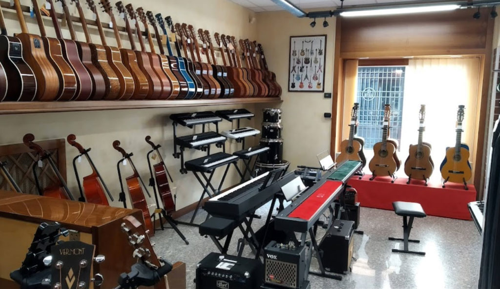 Rocco Mario – Valencia Guitars